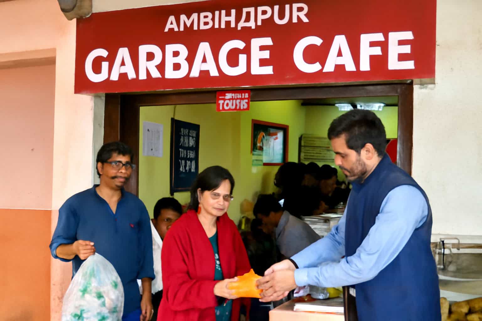 Innovative ‘Garbage Café’ in Ambikapur: Where Trash Turns Into a Meal ...